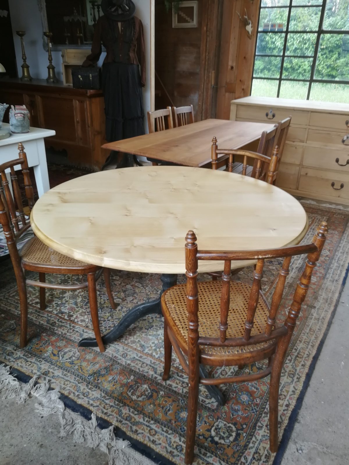 Tische – Alte Möbel Markt